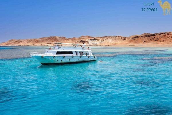 Explore the islands of Tiran and Sanafir, the subject of disagreement ...